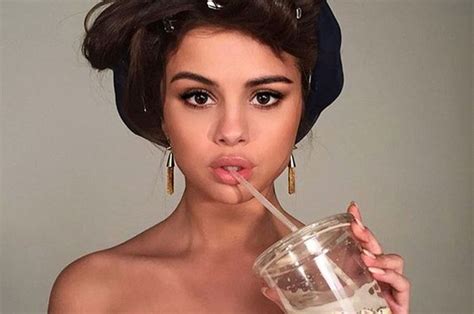 Tips Dandan Dari Melissa Murdick Yang Mendandani Selena Gomez Di