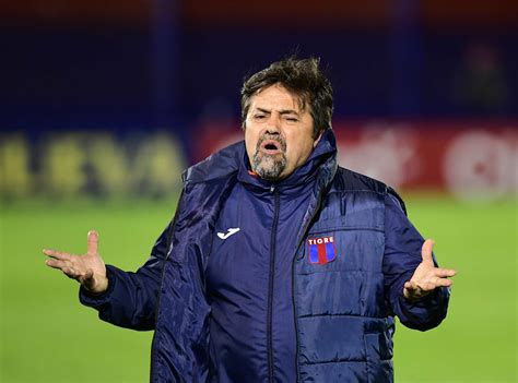 El Backstage De Caruso Lombardi Vendiendo Humo