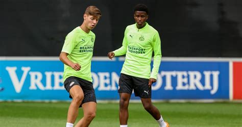 Psv Wil Talentvolle Babadi Uit Handen Van Buitenlandse Clubs Houden En