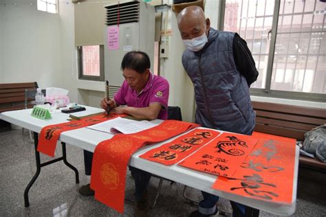 金龍獻瑞揮毫贈春聯 縣長張麗善與土庫鄉親一起喜迎龍年 麟傳媒
