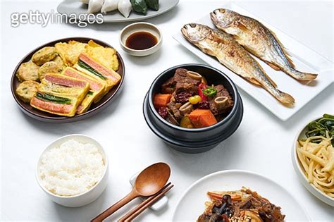 한식 음식 명절 한국문화 요리 음식상태 명절음식 전통음식 모듬전 전 동그랑땡 동태전 꼬치전 굴비