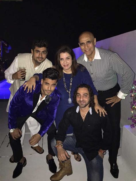 Bigg Boss Pals Party With Pritam