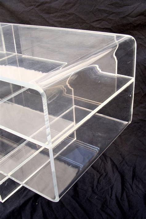 Table Basse Design En Plexiglas Vendu Lours Blanc Bordeaux