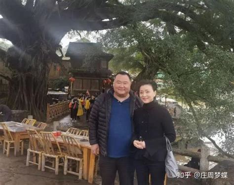 当年杨澜与丈夫离婚，嫁给身价百亿的吴征，主持人问：因为钱嫁的 知乎