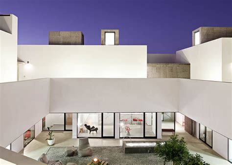 Villa Extramuros By Vora Arquitectura