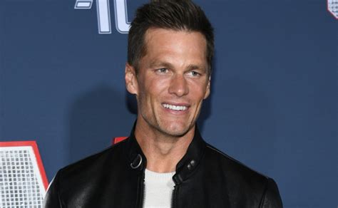 Tom Brady partage un message de soutien à Jon Jones avant l UFC 285