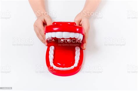 어린이 치과 의사 세트입니다 흰색 배경입니다 의료 구강학 치과 구강 관리 및 건강 관리 개념 완구류에 대한 스톡 사진 및 기타