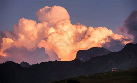 Hermoso Amanecer En Las Praderas De Alpe Di Siusi En Los Dolomitas