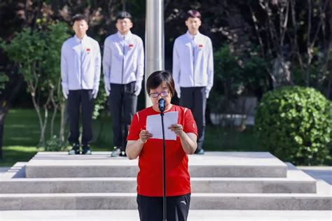 默默坚守 辛勤付出 为冰雪运动发展不懈奋斗——冬运中心党委举行升国旗仪式澎湃号·政务澎湃新闻 The Paper