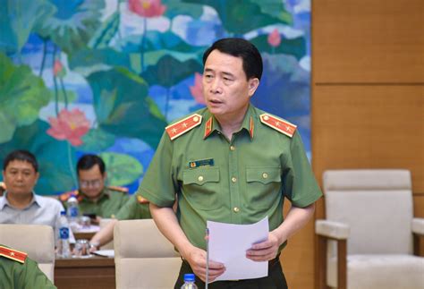 Hoàn Thiện Pháp Luật Về Cand Khắc Phục Vướng Mắc Trong Thực Tiễn Công