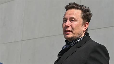 Снимки от колежа на Илон Мъск бяха продадени на търг за 165 000 долара