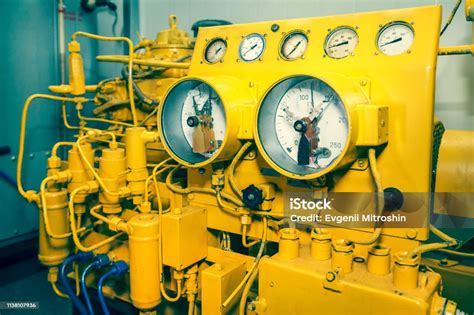 디젤 파워에 의해 구동 발전기 방 비상 전원 공급 장치 디젤 발전기 발전기에 대한 스톡 사진 및 기타 이미지 발전기 배터리 전원 사고와 재해 Istock