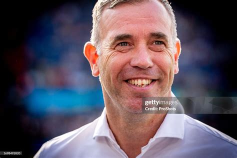 Successful Coach Hake Puts Pen To New Contract With Go Ahead Eagles Soccerdino