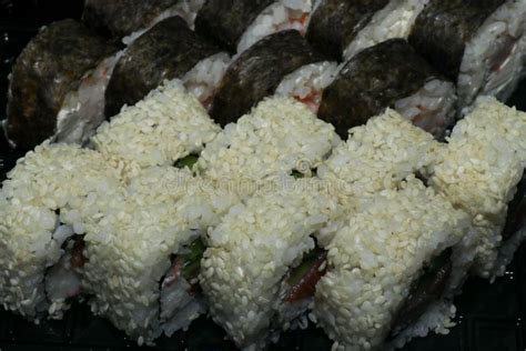 Comida Japonesa Conjunto De Rollos De Sushi Conjunto Fresco Grande