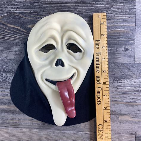 Scream Mask With Tongue