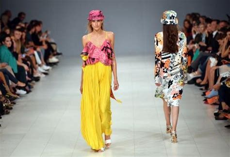 Les géants LVMH et Kering bannissent les mannequins trop maigres et