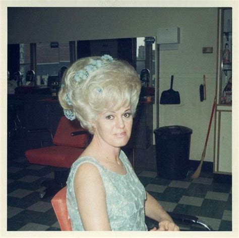 Inside A Womens Hair Salon From The 1960s ~ Vintage Everyday