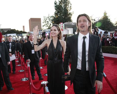 Igualito A Brad Pitt El Nuevo Novio De Angelina Jolie — Rockandpop