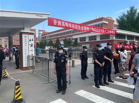 Jay Yates On Twitter 全世界只有这个国家才有的奇葩现象，大批的警察装甲车出现在【高考】和【开会】现场，还好没有坦克。