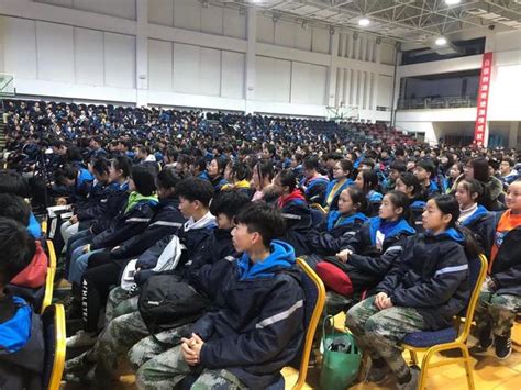 讓法律為青春護航，讓心靈陪伴成長——鄭州中學初中部開展八年級法制宣講活動 每日頭條