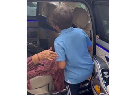 Gauri Khan Spotted With Younger Son Abramkhan Photos Of Shahrukh Khan