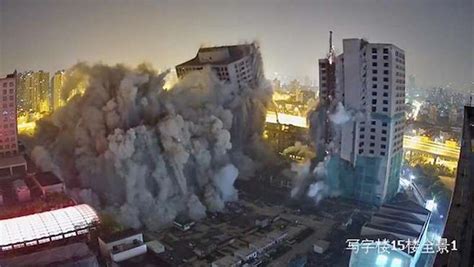 上海地震了？别慌 是中环知名烂尾楼爆破！时事事故灾难好看视频