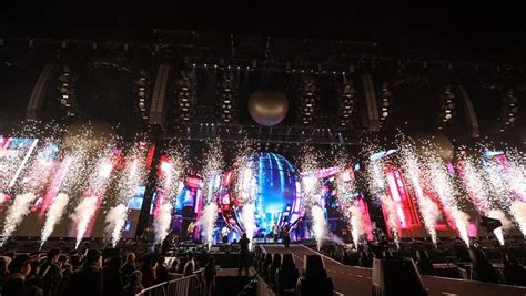 五月天桃園開唱！阿信「台上突cue阿妹」下一秒25萬人暴動了 娛樂星聞