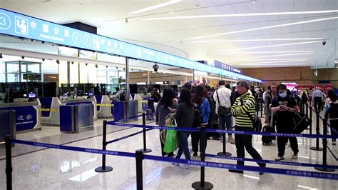 “五一”假期 日均1253万人次出入境北京时间