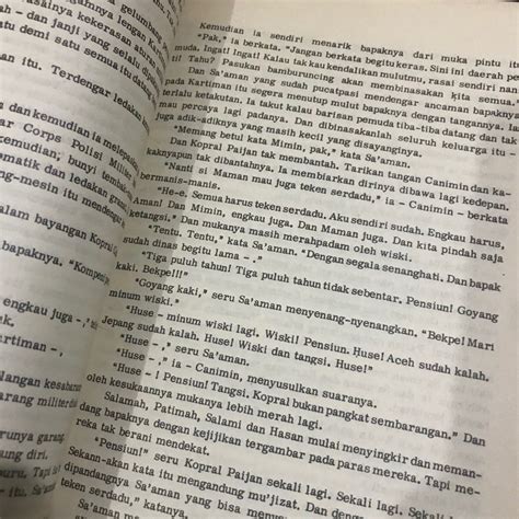 Vintage 1976 Keluarga Gerilya By Pramoediya Ananta Tur Hobbies And Toys