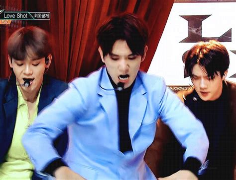 백현 Baekhyun Exo 엑소 Byun Baekhyun 181214 Love Shot Hyunee