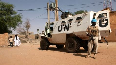 ក្បួនរថយន្តរបស់អង្គការសហប្រជាជាតិរងការវាយប្រហារនៅក្នុងប្រទេសលីប៊ី សារព័ត៌មាន នគរវត្ត