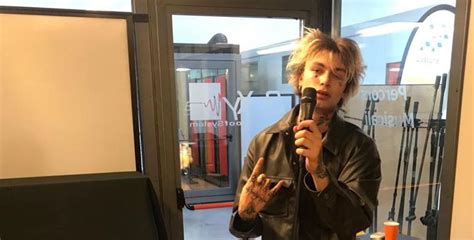 Chi è Ayle Di Amici 23 Età Vero Nome E Instagram