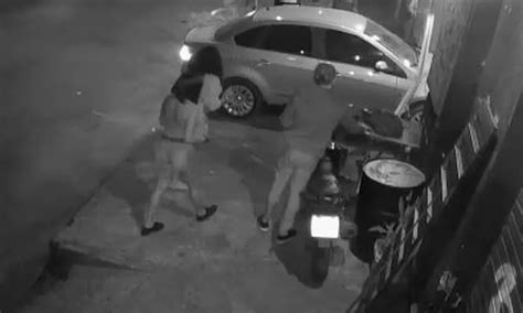 Mulher invade bar carro atropela namorado e é presa em Minas Gerais Mais Goiás