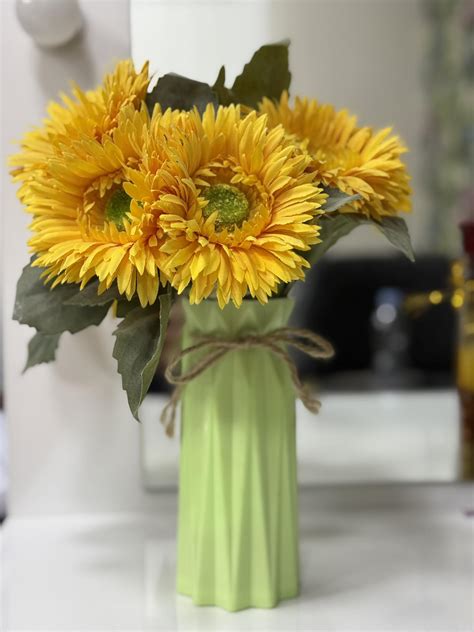 მაკა მზესუმზირებზე იფიქრე ისინი თავს უხრიან მზეს მაგრამ ვინც ზედმეტად დახარა თავი გახმა