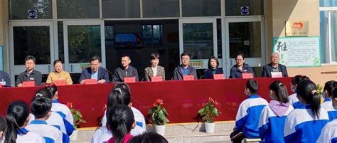 来看！青岛市美术馆馆藏作品进乡校啦艺术