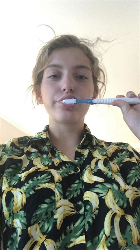 I Wish She Would Use Me As A Sink And Spit Into My Mouth Scrolller