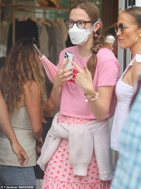 Violet Affleck Takes Her Mask Off After Impassioned Speech About