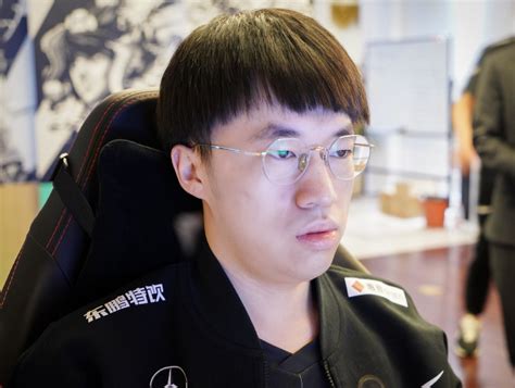 不知道当前版本中单什么厉害？小虎直播坦言：兄弟们玩啥我抄啥！ 哔哩哔哩