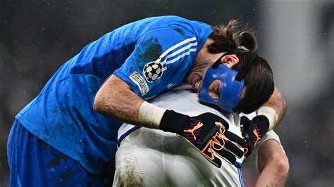 Liga Mistrzów Duńskie media oceniły Kamila Grabarę W kebabowniach