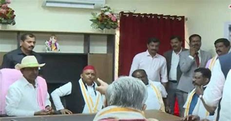 న్యూఢిల్లీలో బీఆర్ఎస్ కార్యాలయం ప్రారంభం పార్టీ జెండాను ఆవిష్కరించిన