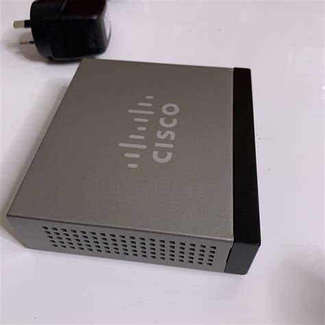 Cisco 5 Port Gigabit Desktop Switch Sg100d 05 V2 Retro Unit