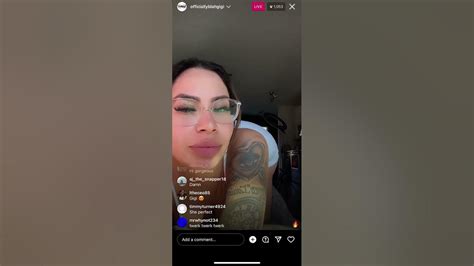 Blahgigi Listening To Sza Couch Arching Youtube
