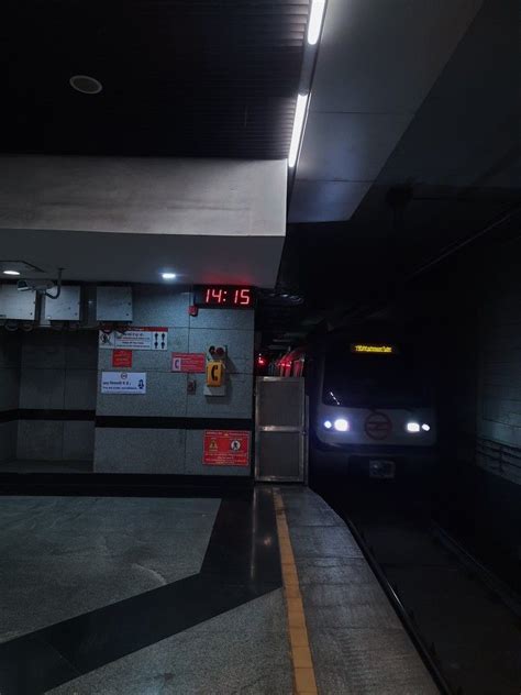 Metro Aesthetics In Delhi Metro Metro Vibes