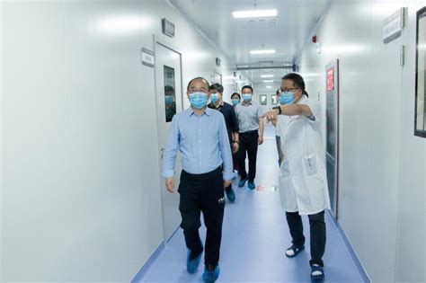 学校党委书记何志旭到公共卫生与健康学院走访调研 贵州医科大学公共卫生学院