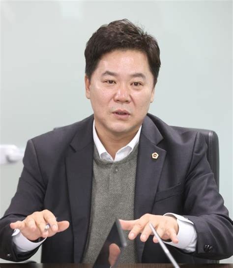 경기도의회 예결위원장 선심성 현물 예산 과다과감히 삭감