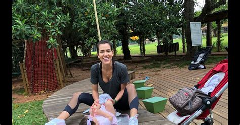 Adriana Sant Anna Sempre Compartilha A Rotina Da Maternidade Na Rede