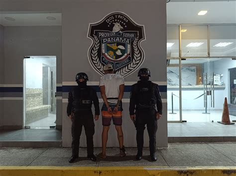 APREHENDEN A UN HOMBRE SOLICITADO POR POSESIÓN DE ARMA DE FUEGO