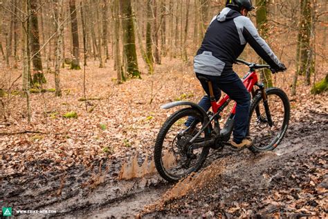 Mucky Nutz MugGuard Rear on test – Can the massive British mudguard ...