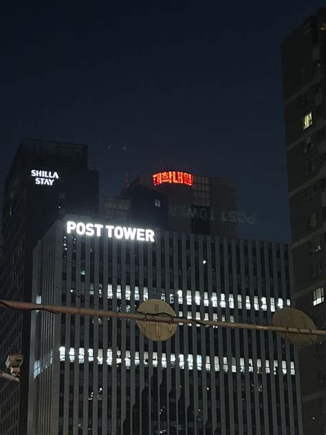 어제는 퇴근 후 세미나 참석 차 공덕에 간 김에 친정 회사에 잠시 들렀습니다 제안 준비로 야근 중인 동기 2명과 아주 짧은 인사를 권민희