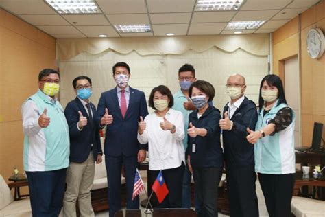 Ait高雄分處長黃東偉拜會嘉義市長黃敏惠雙方交流 Beanfun